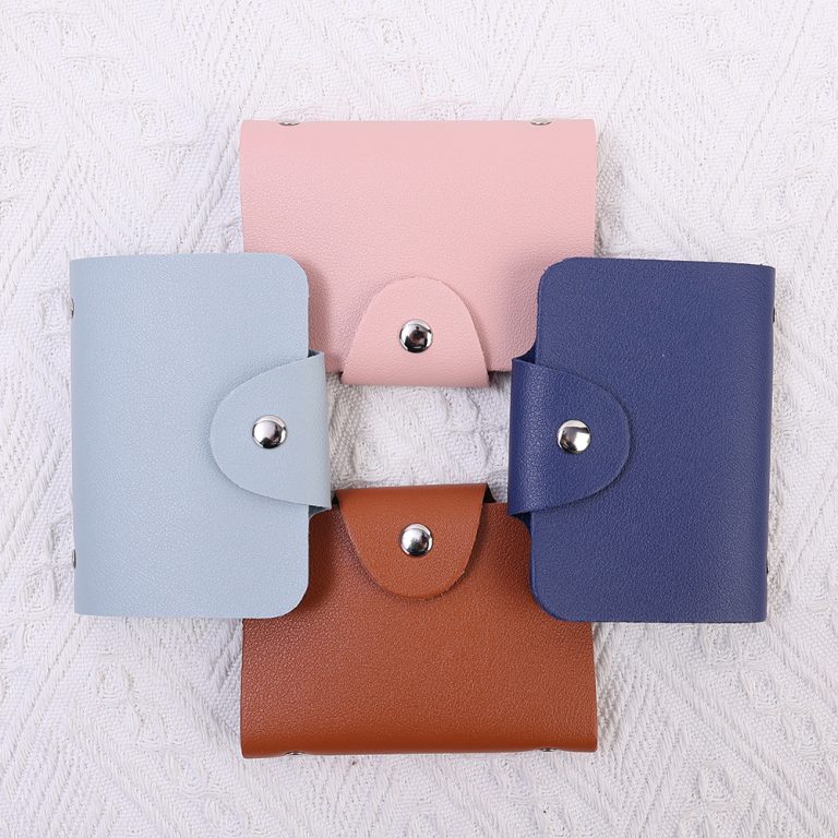 Choosing the Perfect Card Holder: Style Meets Functionality